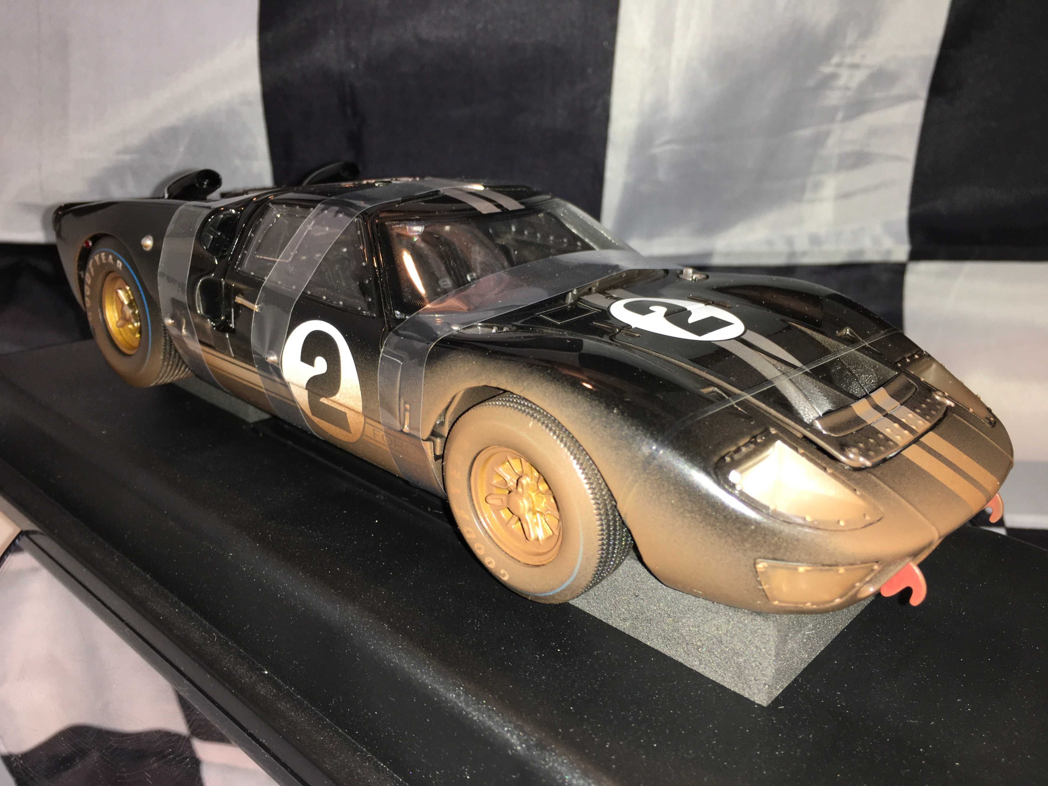 Bruce McLaren/Chris Amon Ford GT40 MK II #2 (Race Dirty) Winner 24h Le ...